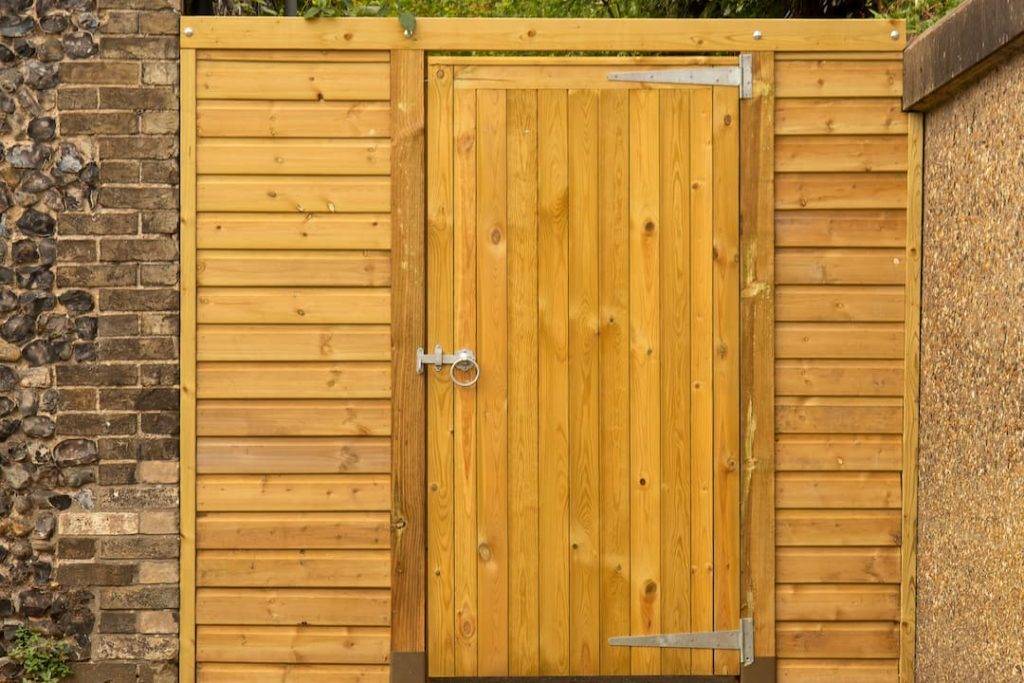 Wood Gates | 4 Types For Your Home